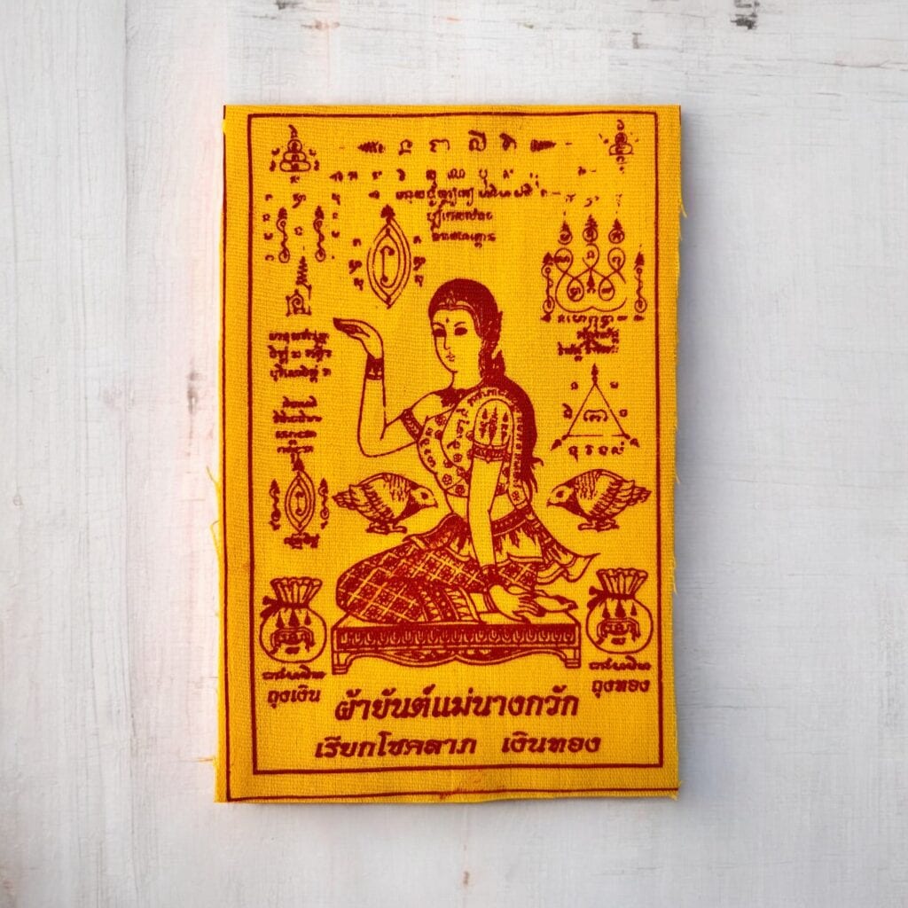 Pha Yant Nang Kwak : Le Yantra Thaïlandais en Tissu pour la Prospérité ...